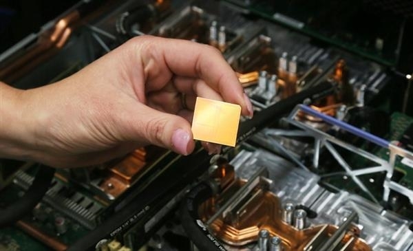 14nm 공정의 최고봉 IBM Z15 12코어 프로세서가 6GHz 돌파 > 하드웨어 뉴스 | 퀘이사존